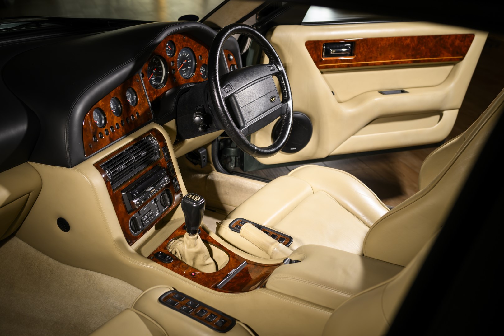 Here's to 30 years of the Aston Martin V8 Vantage V550 - Magneto