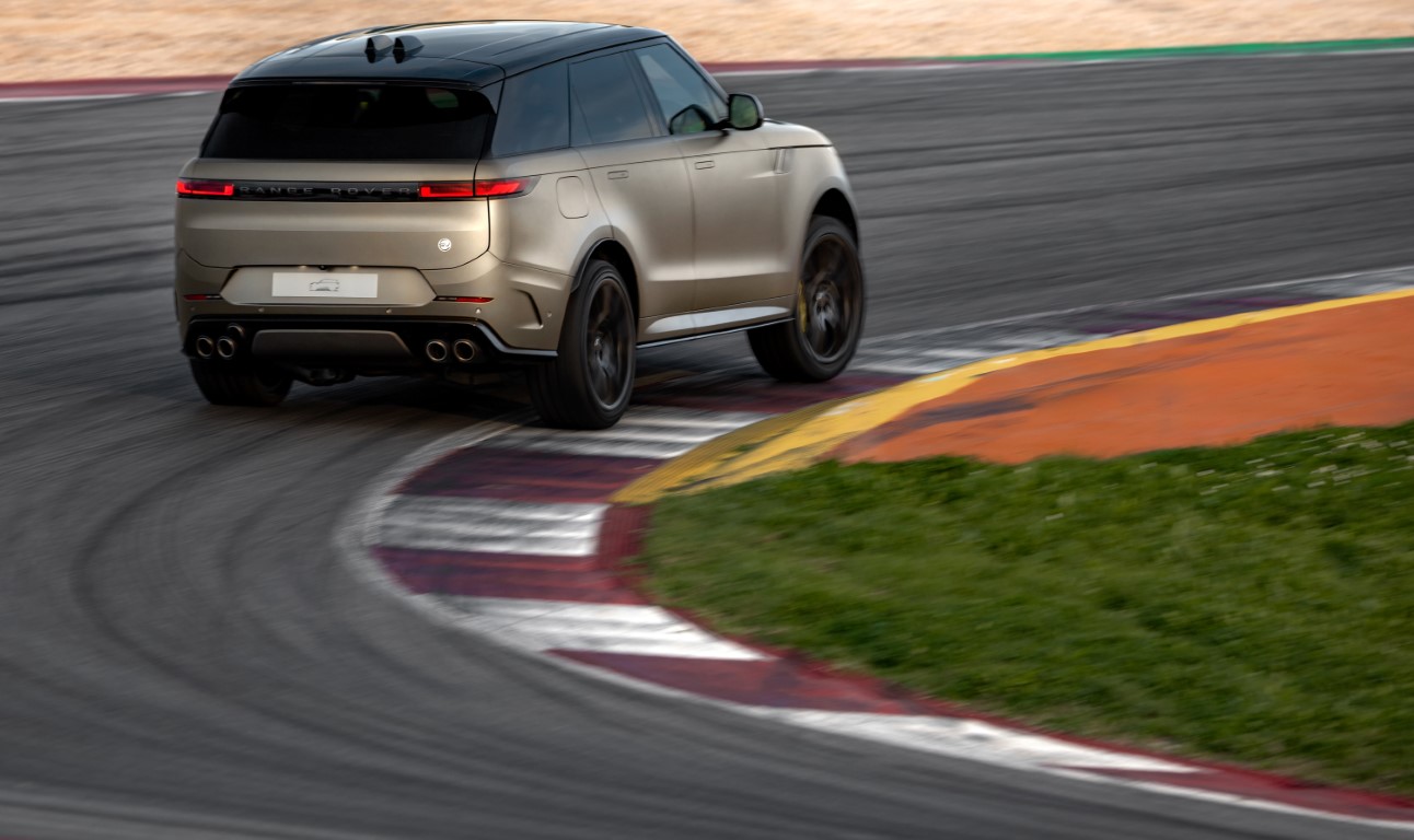 New Range Rover Sport SV driven on-road, off-road and on-track - Magneto