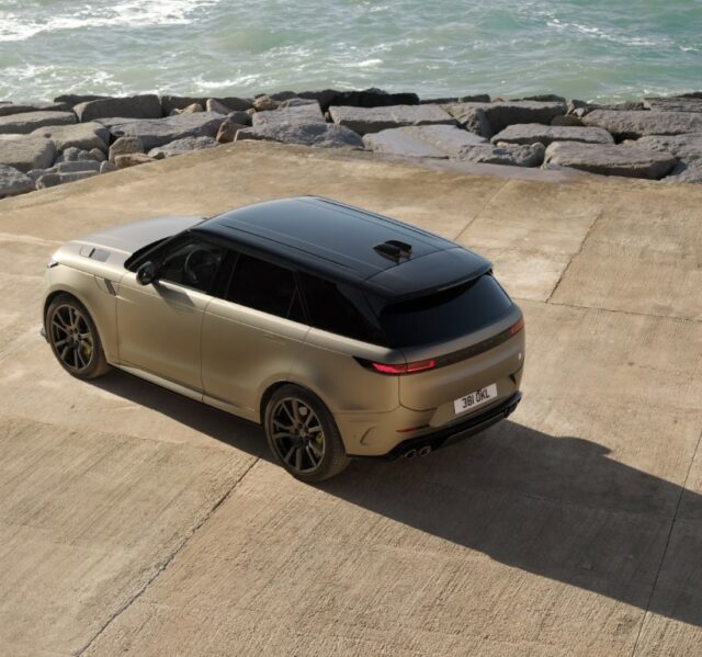 New Range Rover Sport SV driven on-road, off-road and on-track - Magneto