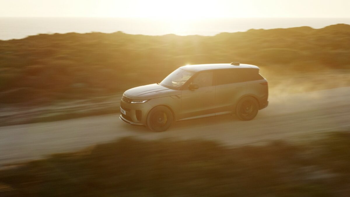New Range Rover Sport SV driven on-road, off-road and on-track - Magneto