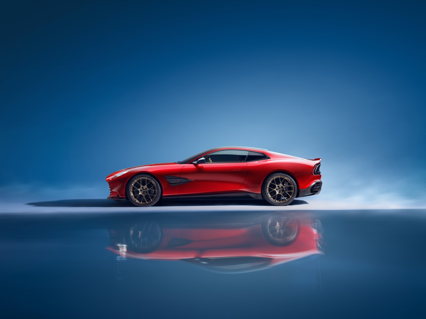 Aston Martin reveals new 824bhp 5.2-litre V12-powered Vanquish flagship ...