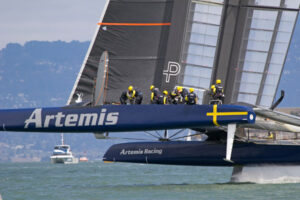 Richard Noble makes waves with Thrust WSH Water Speed Record boat - Magneto